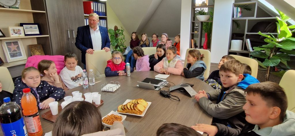 Experiențe, curiozități și emoții, la Primăria Câmpia Turzii - Ziarul 21