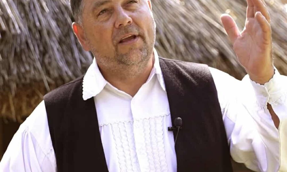 Părintele Marius Ciprian Pop își lansează, astăzi, de ziua sa, noul ...